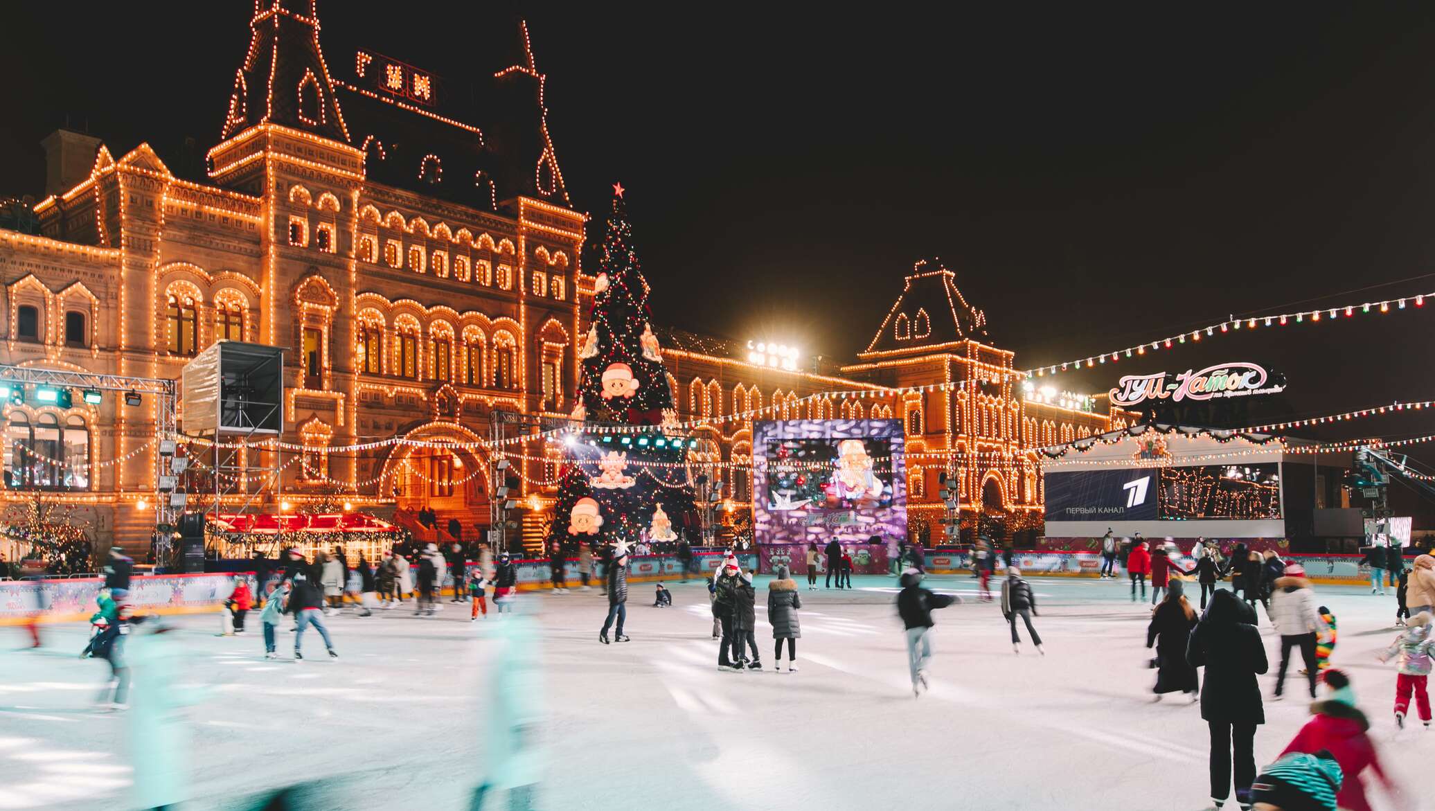 Patinoarul GUM din Piața Roșie a fost inaugurat - Foto - 02.12.2020 ...