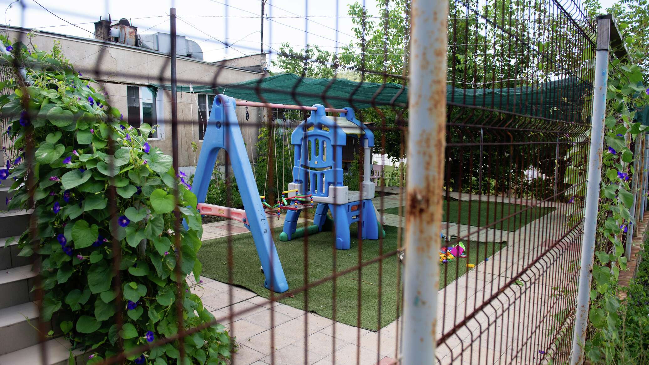 Prunci de până la trei ani, după gratii - păcatele cui le ispășesc