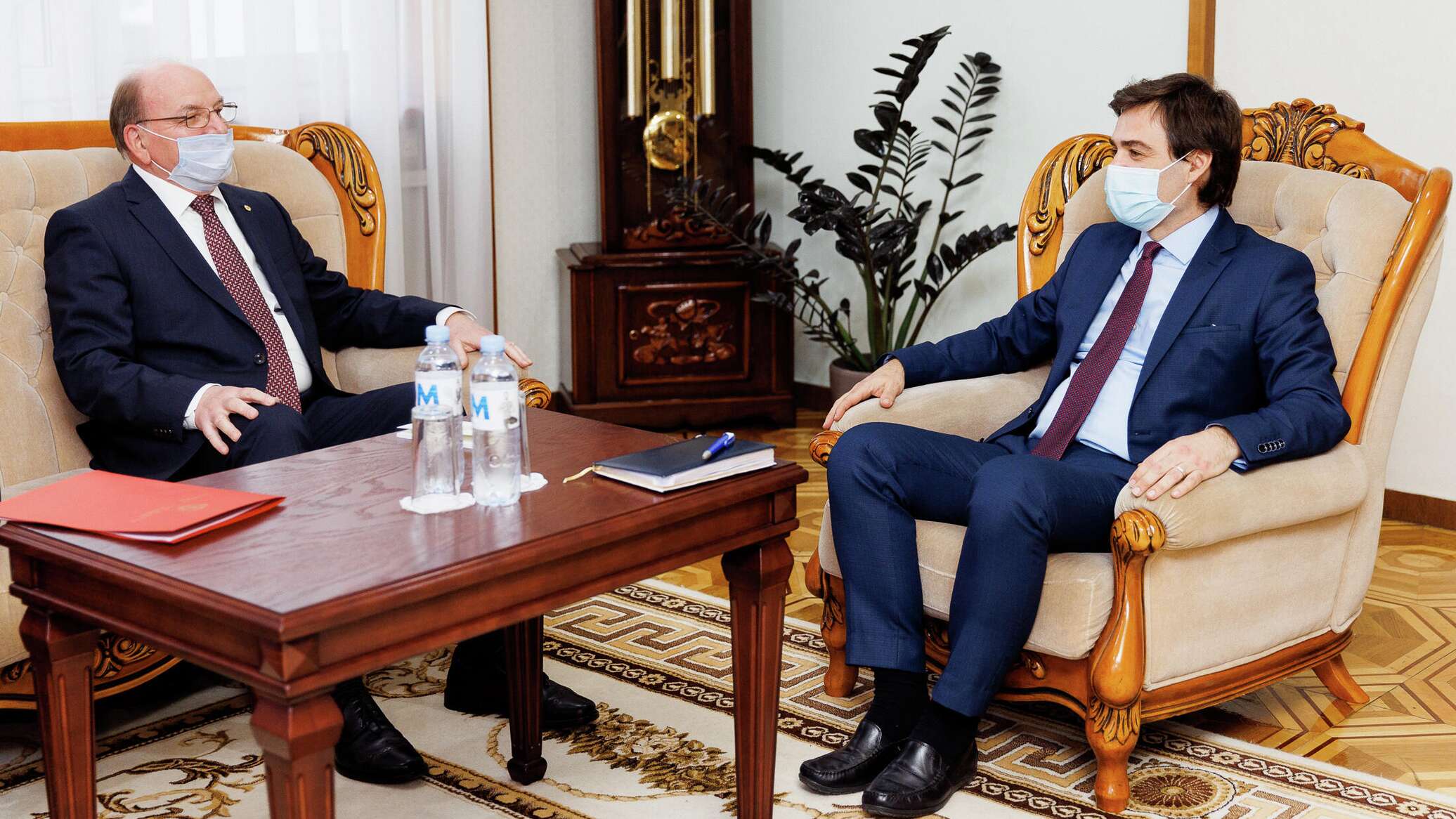 Nicu Popescu s-a întâlnit cu ambasadorul Oleg Vasnețov