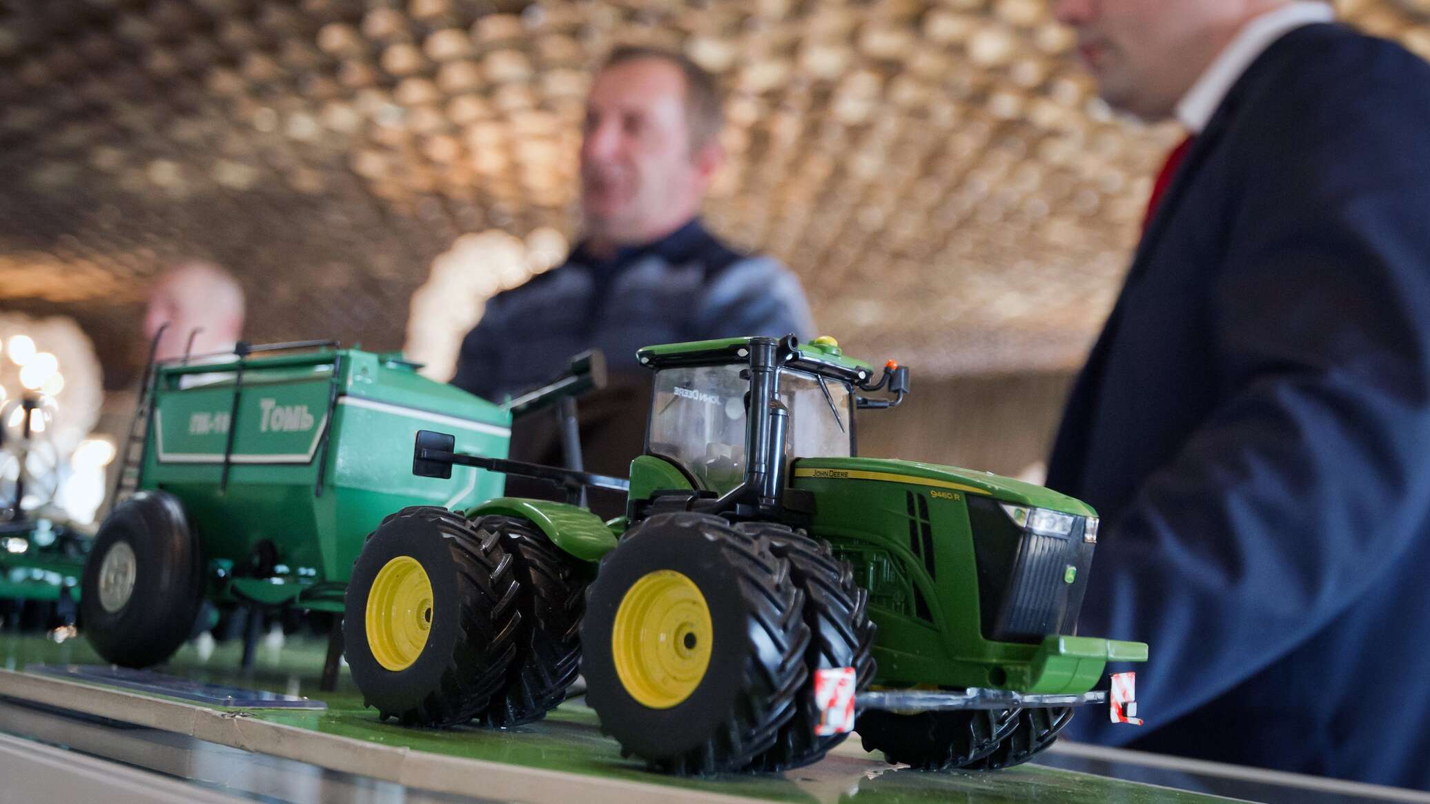 Fermierii români au salvat o fabrică de zahăr de la distrugere - 15.10. ...