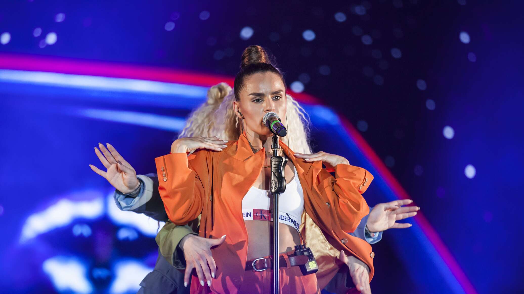 Клип Zivert на трек Cry бъет рекорды просмотров