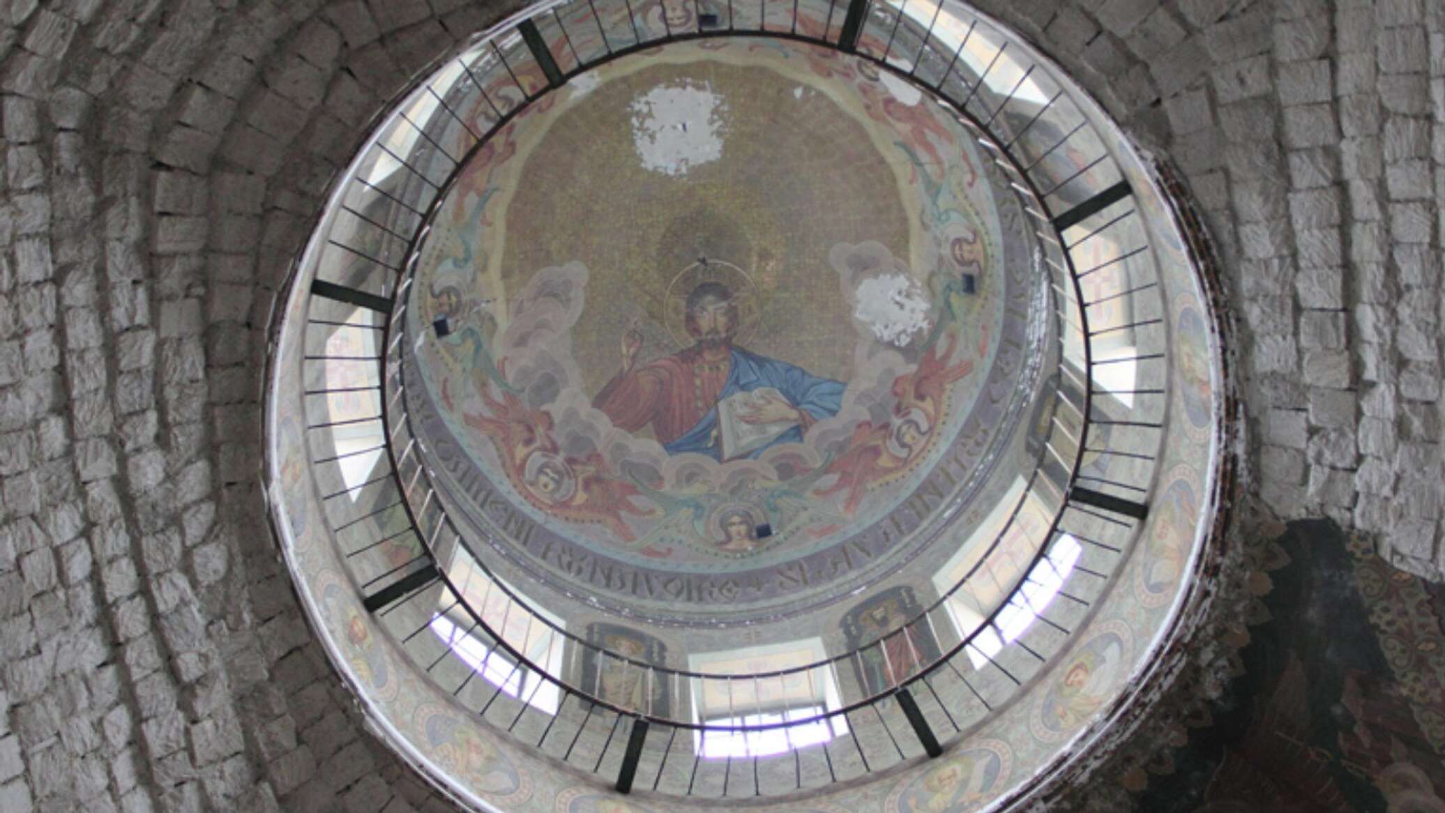 Cea mai veche mănăstire rupestră din sudul României, în pericol de ...